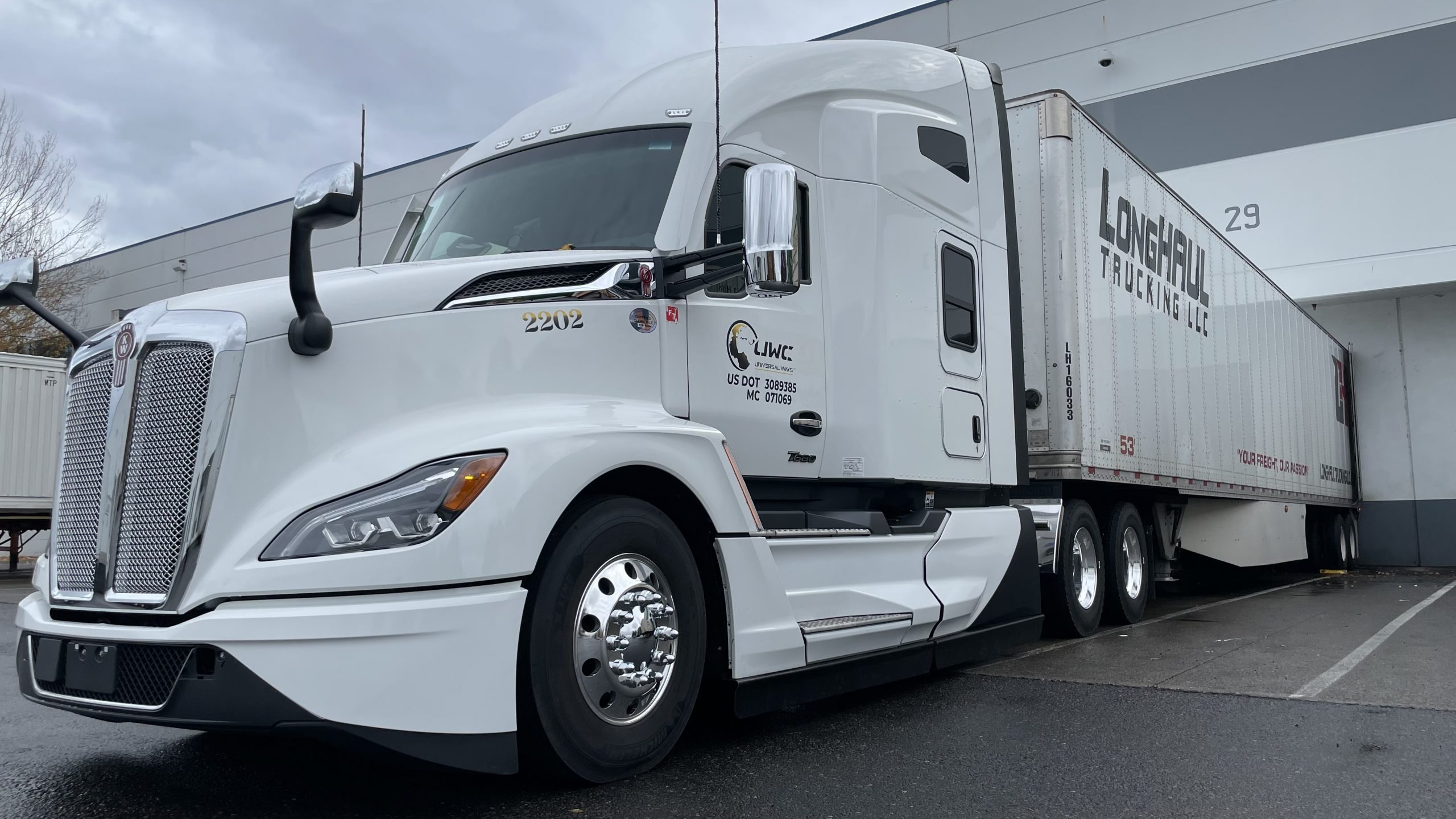 Home - Universal Ways | Freight Transportation Company | Chicago